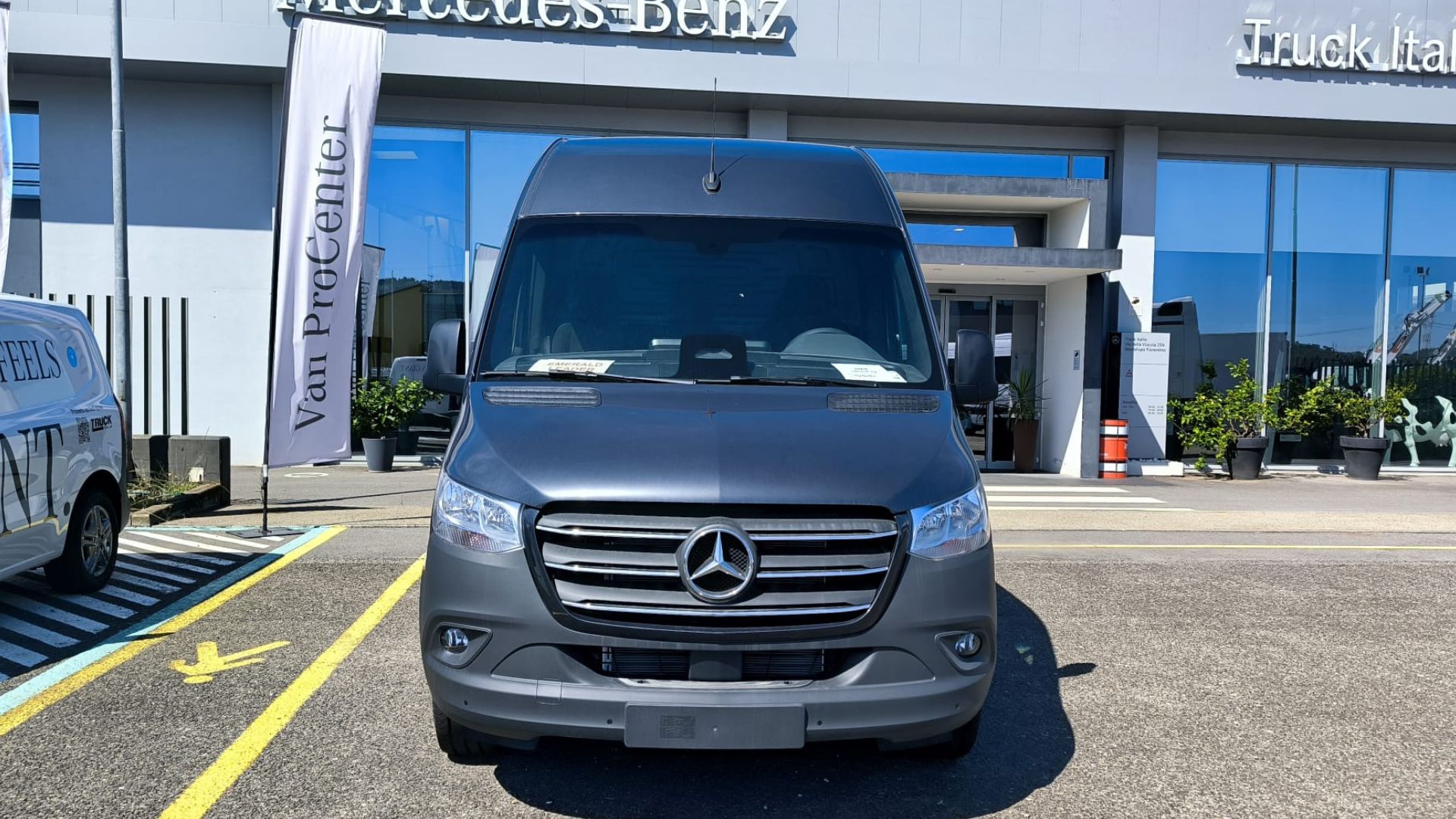 Mercedes-Benz Sprinter: 30 anni di un’icona della mobilità | Truck Italia